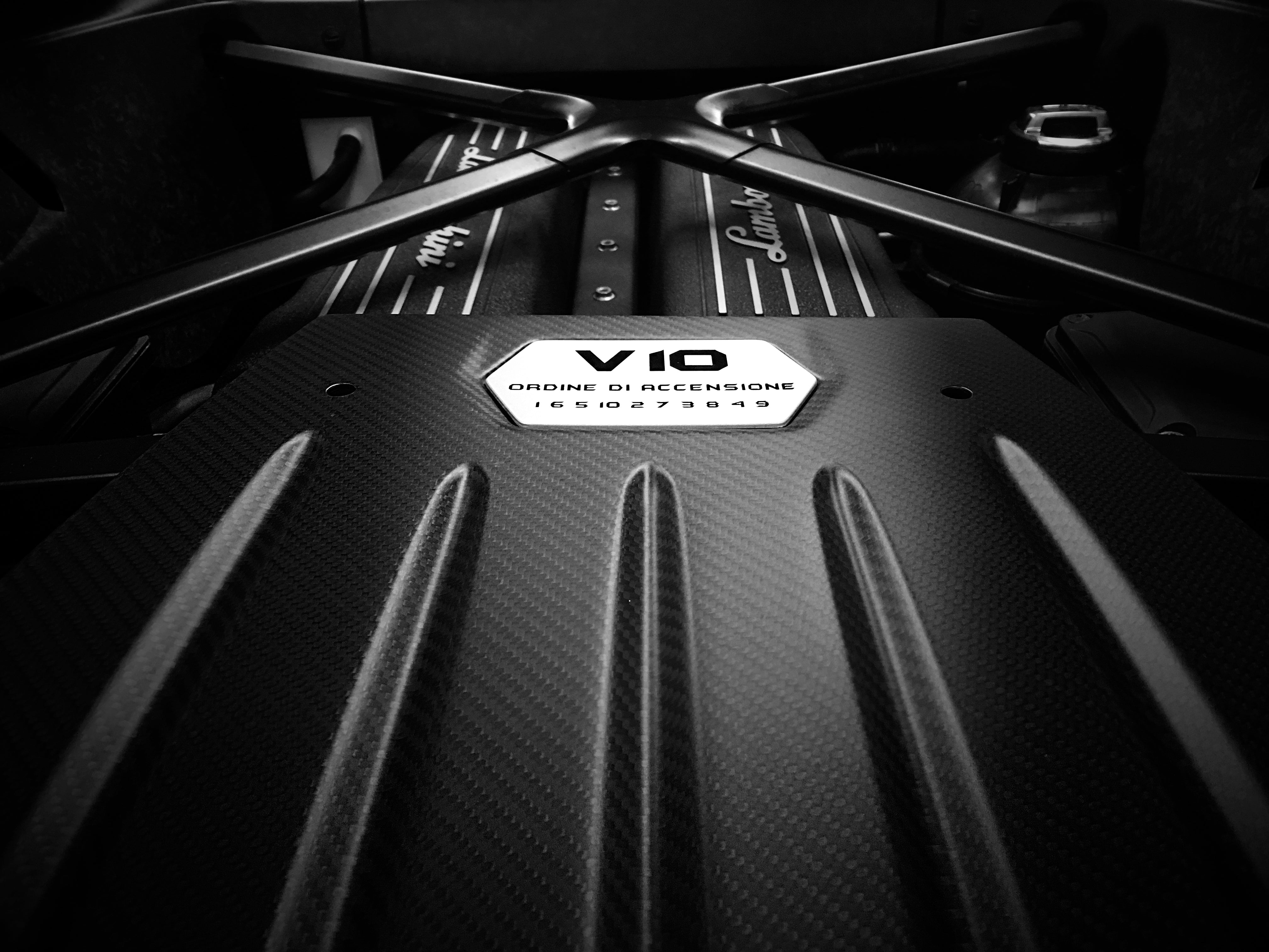 Lamborghini Huracán Carbon Fibre Engine Bay Kit – Grange Shop